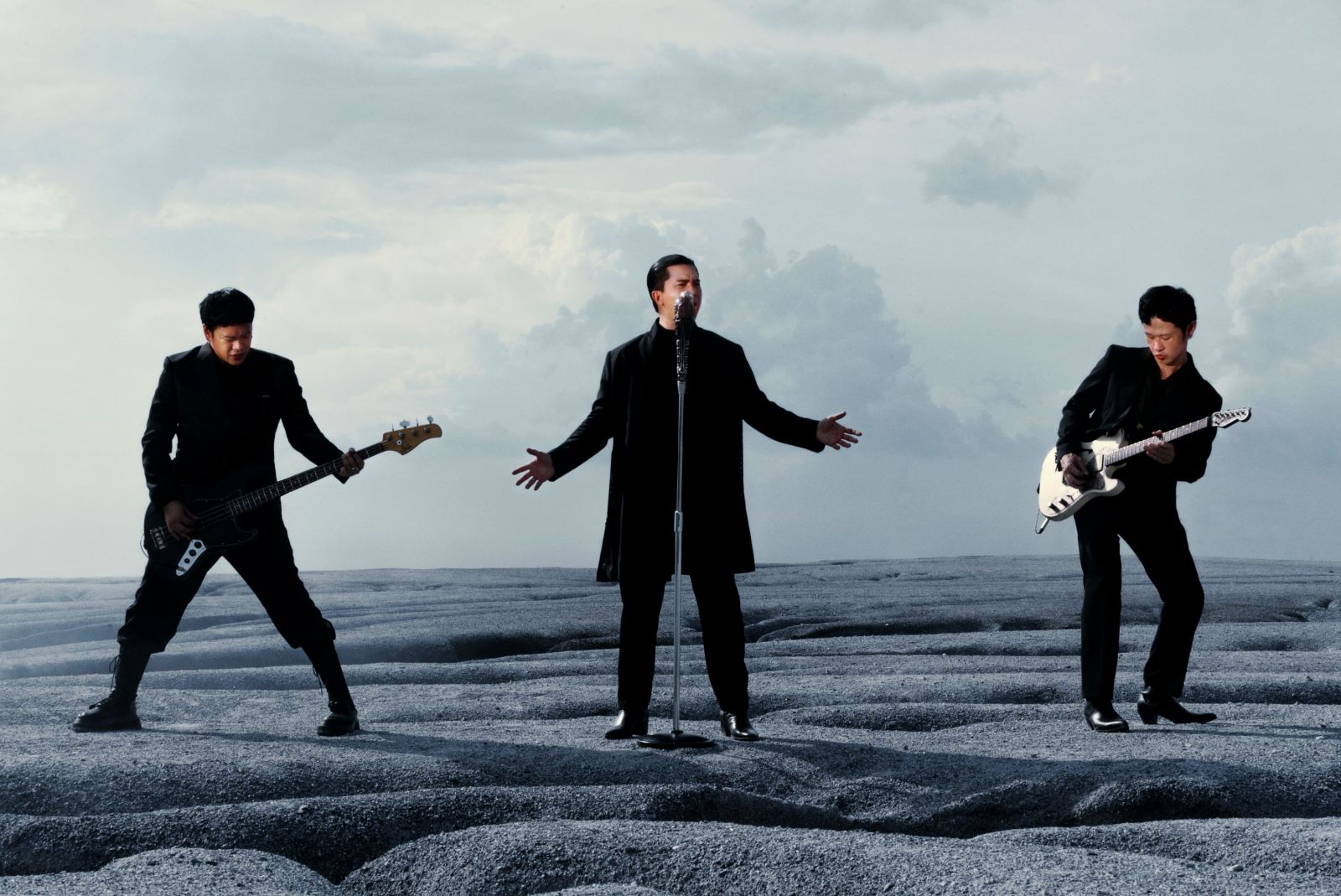 สุดเจ๋ง !! Slot Machine ปล่อยซิงเกิลสากล Walk The Earth ร่วมงาน ...